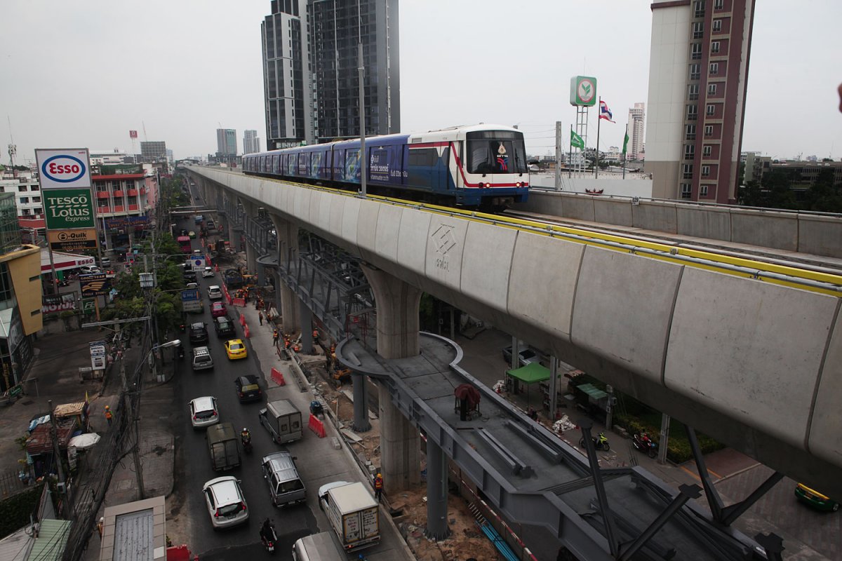Bangkok Post - Some Green Line fares will rise, says Bangkok governor