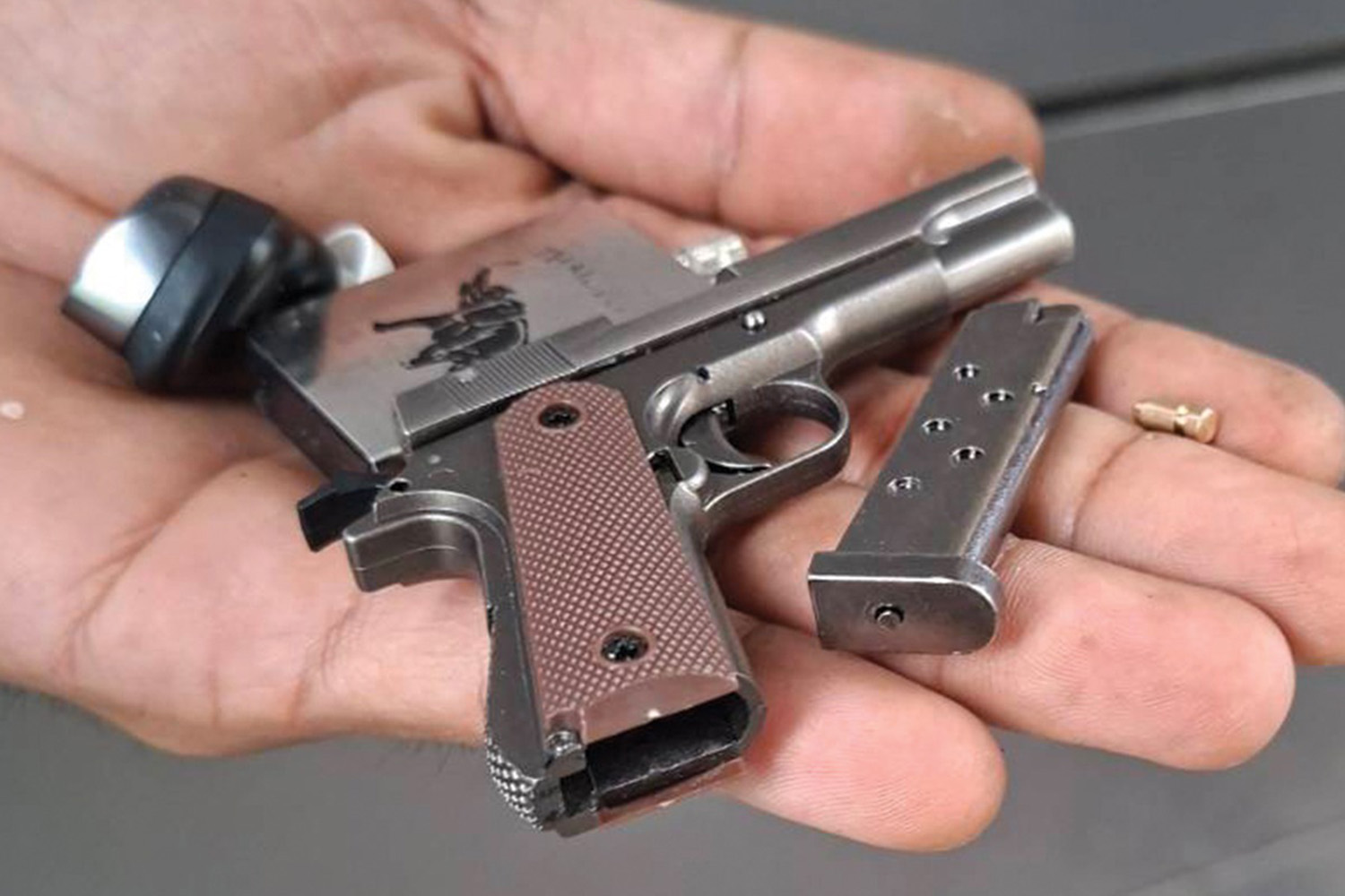 Bangkok Post - Indian threatens people with lighter-gun in Siam Square