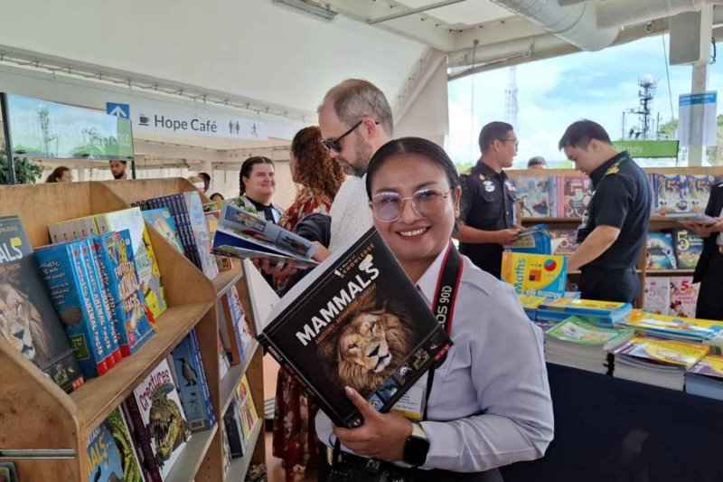 Bangkok Post - Floating book fair docks in Sattahip