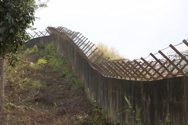 Bangkok Post - Malaysia approves 50km border wall facing Narathiwat