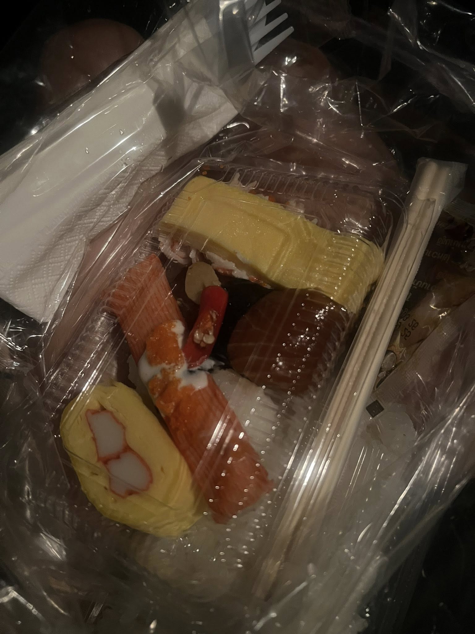 Bangkok Post - Glowing blue sushi stuns customer