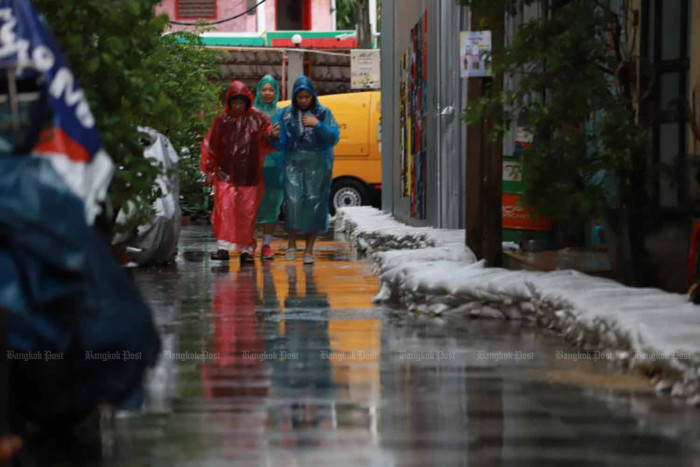 Bangkok Post - More rain nationwide, flood warning for 28 provinces