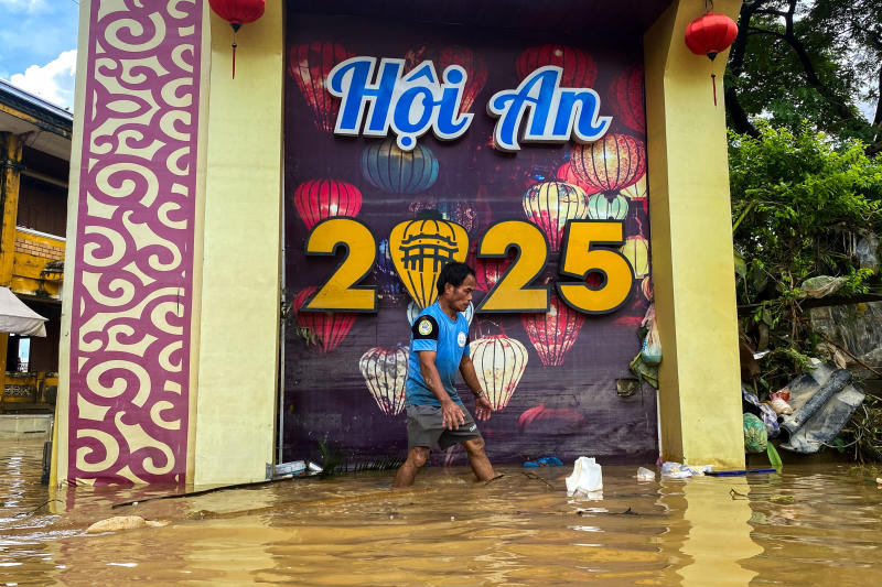 Bangkok Post - Vietnam flood deaths rise as new storm tracks toward coast