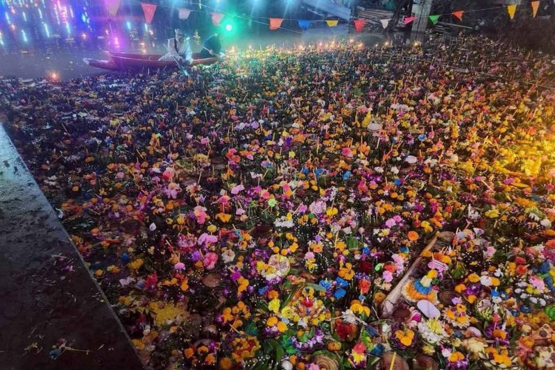 Bangkok Post - Bangkok krathong collection down 24% from last year