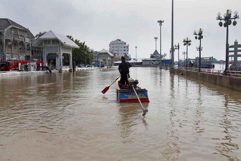 Bangkok Post - Fears grow as major dams near capacity