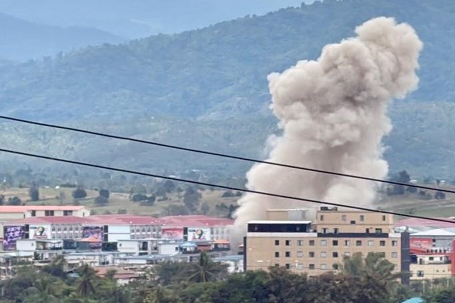 Bangkok Post - Three Chinese fleeing bombed KK Park sneak into Thailand