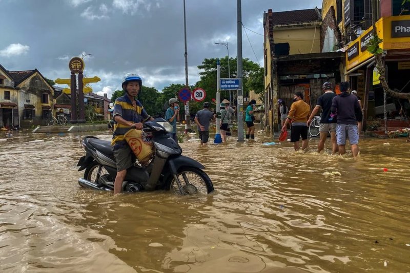 Bangkok Post - Vietnam flood death toll reaches 16
