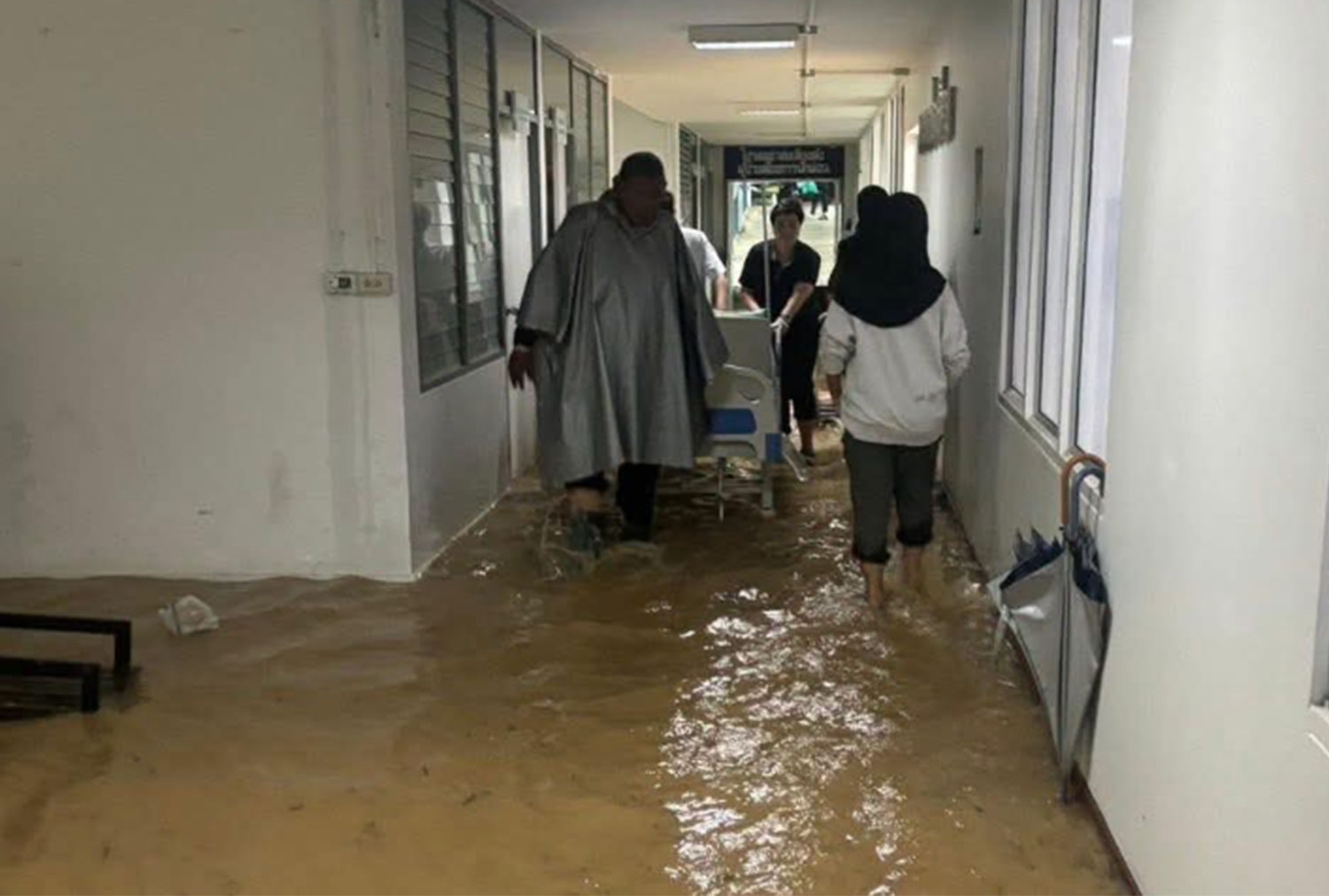 Bangkok Post - Songkhla declares 7 emergency disaster zones, hospital ...