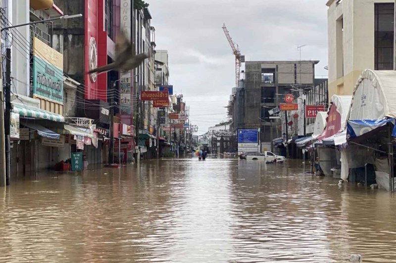 Bangkok Post - Flooding forces Malaysians to cancel trips to Thailand