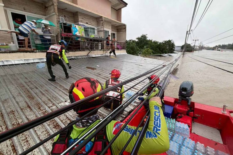 Bangkok Post - Southern floods take 33 lives, water still rising