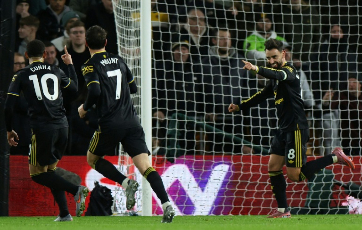 Bangkok Post - Man Utd back on track after Fernandes inspires Wolves rout