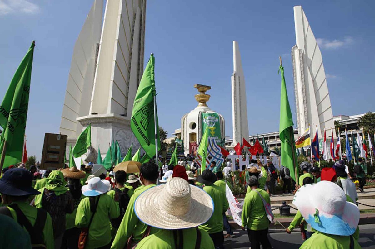 Bangkok Post - Parliament backs 2 panels for charter bill