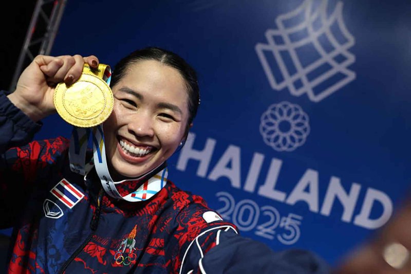 Bangkok Post - Takraw shock rocks 100-gold party