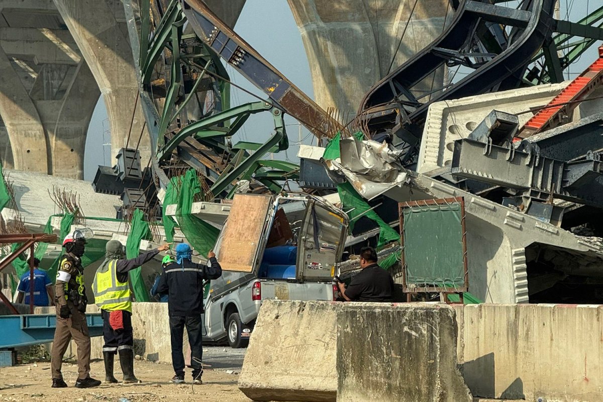 Bangkok Post - Rama II Road crane collapse kills two