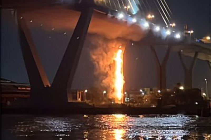 Bangkok Post - Bhumibol Bridge blaze traced to boys playing with ...