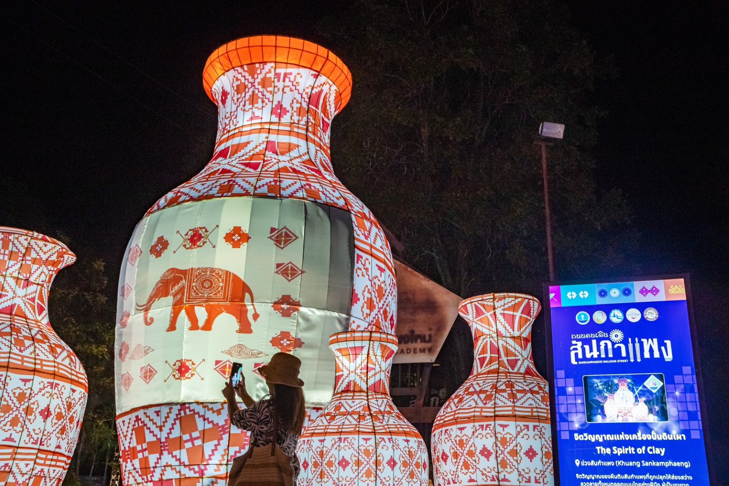 Bangkok Post - Chiang Mai Night Market lights up San Kamphaeng with ...