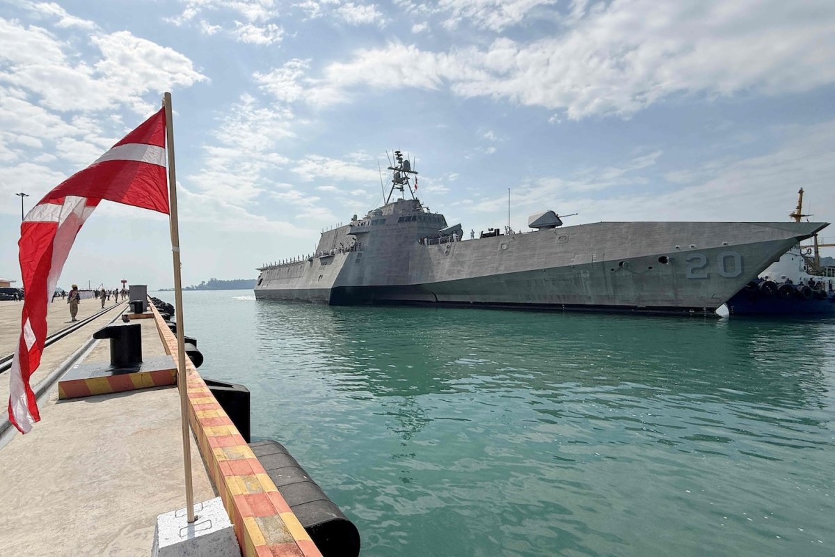 Bangkok Post - US warship visits Cambodian naval base