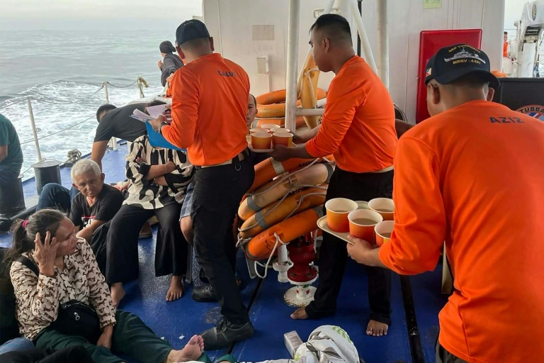 Bangkok Post - Fifteen dead, 28 missing as ferry sinks in southern ...