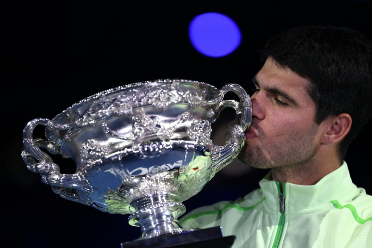 Bangkok Post - Alcaraz sweeps past Djokovic to win 'dream' Australian Open