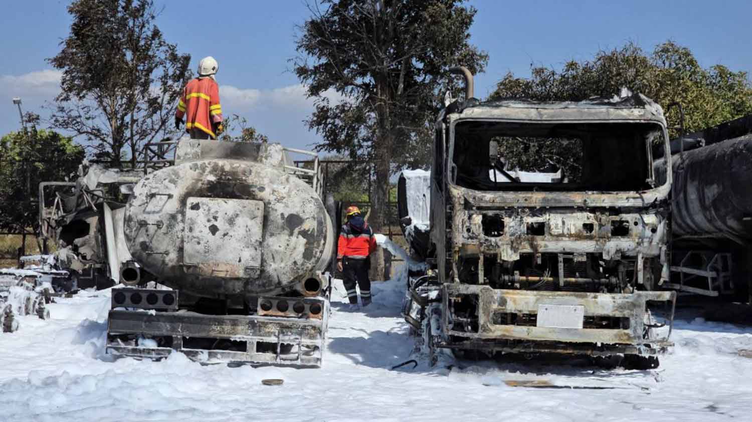 Bangkok Post - Oil depot blaze kills driver, forces school evacuation