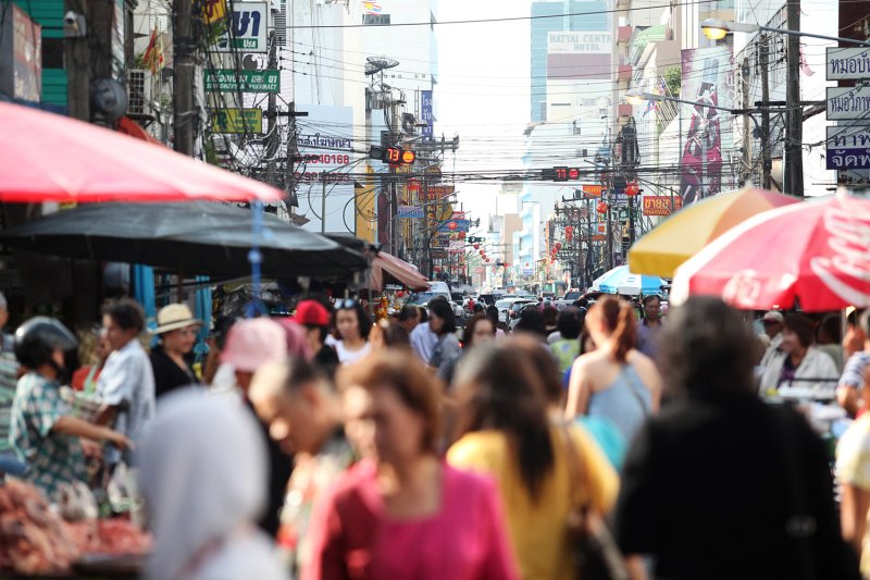Bangkok Post - Retailers urge measures to stimulate economy