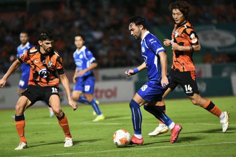 Bangkok Post - Mendez brace gives Prachuap crucial victory