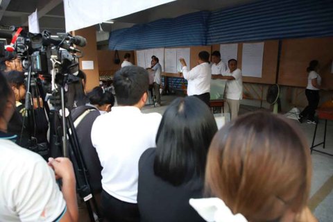 Bangkok Post - Photographing ballots draws EC complaint