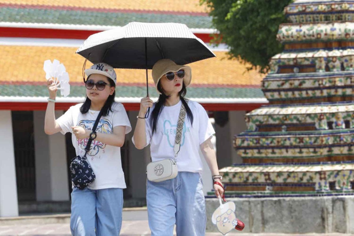 Bangkok Post - Govt issues heatstroke warning