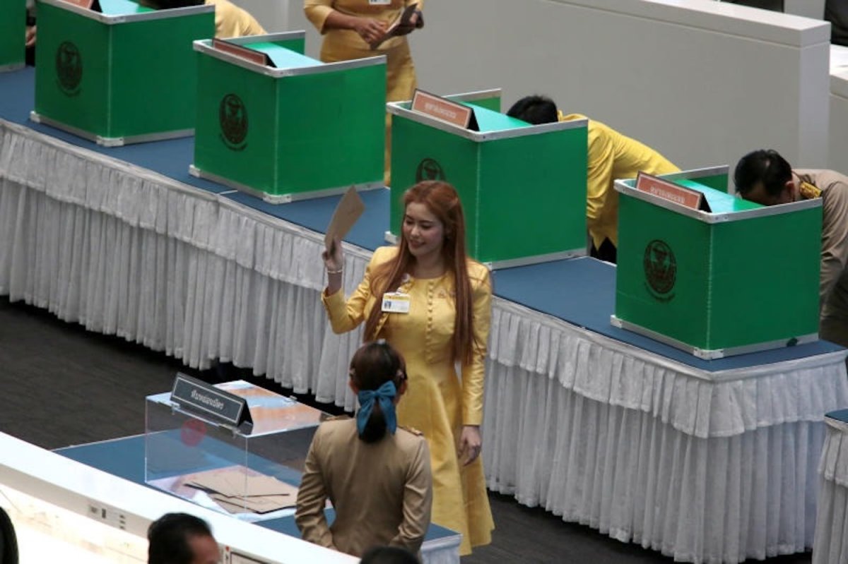 Bangkok Post - Court bans Sen Keskamol for false ‘professor’ claim