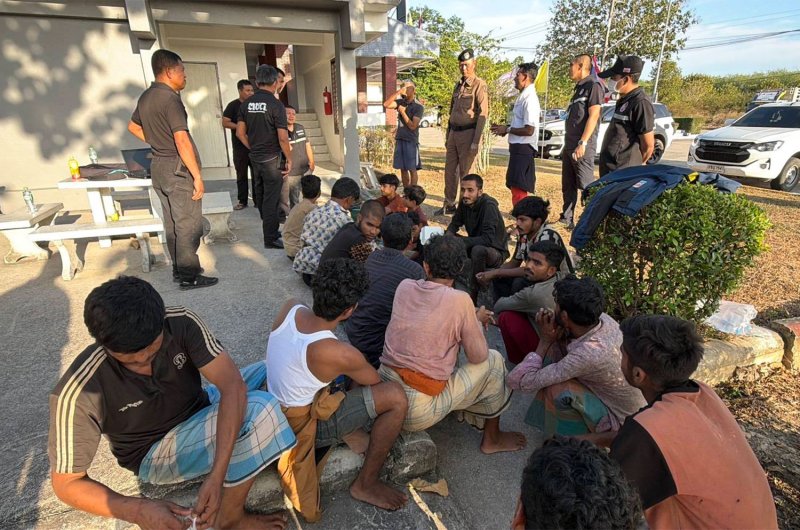 Bangkok Post - Starving Bangladeshi migrants rescued from locked room ...