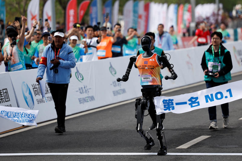 Bangkok Post - Humans, robots to run together again at Beijing Yizhuang ...