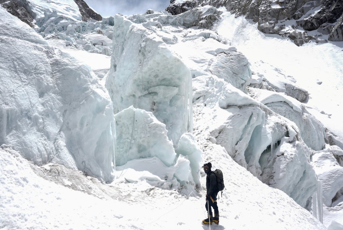 Bangkok Post - ‘Icefall doctors’ unblock Everest summit route