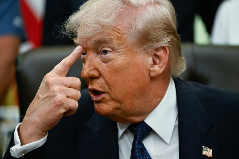Bangkok Post - Trump says pausing Hormuz operation in push for Iran deal