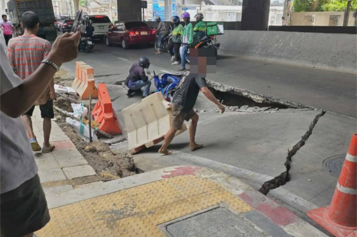 Bangkok Post - Road collapse closes traffic in Bangkok Noi
