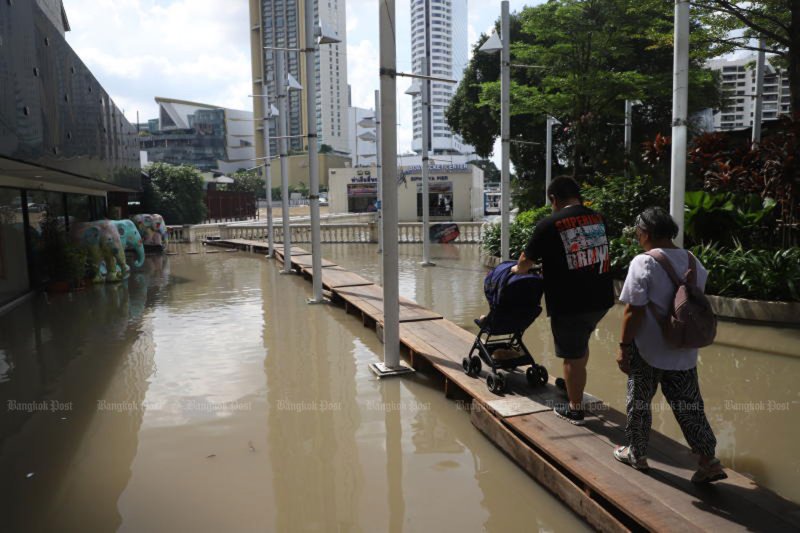 Bangkok Post - High tide and Chao Phraya flood alert issued in Bangkok