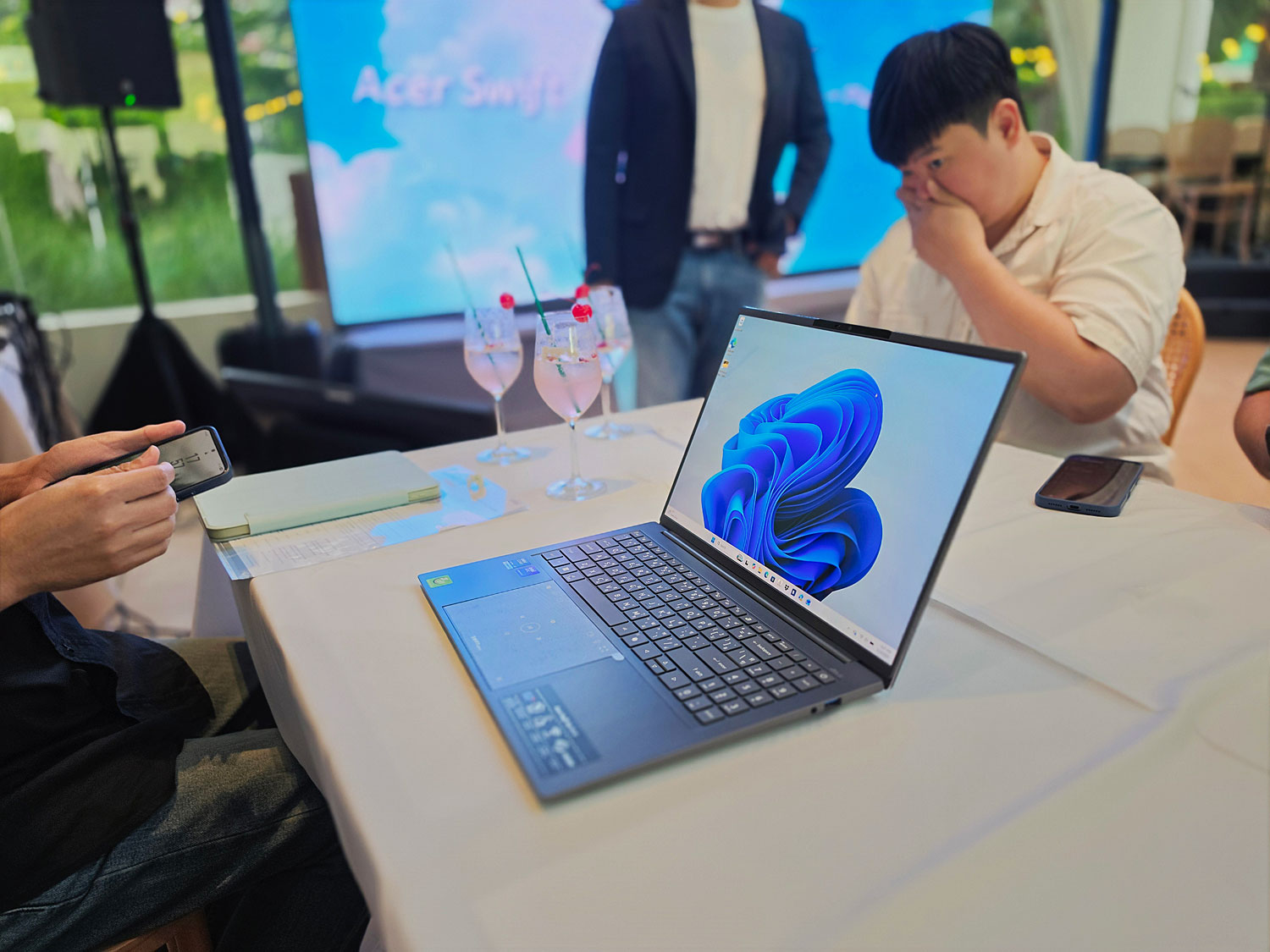 Acer unveils ultra‑light AI laptops to rival MacBook…