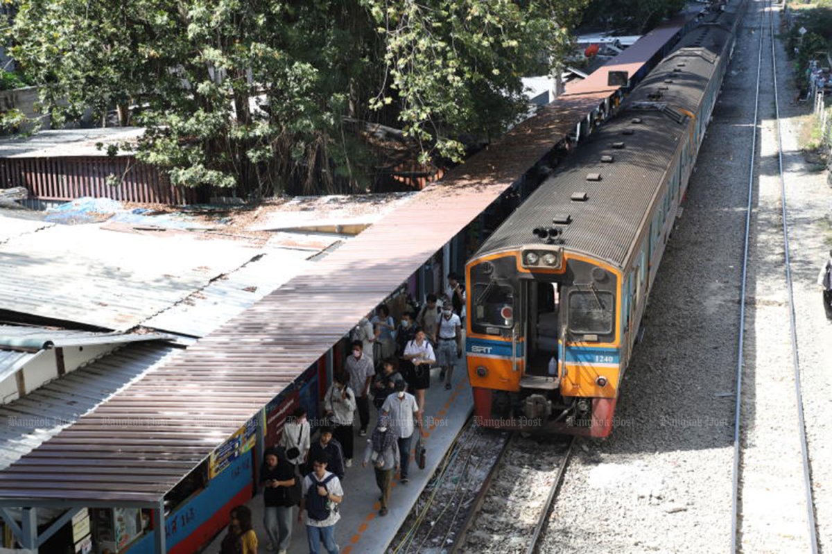 Bangkok Post - SRT denies rumours of social train service cuts from June 1