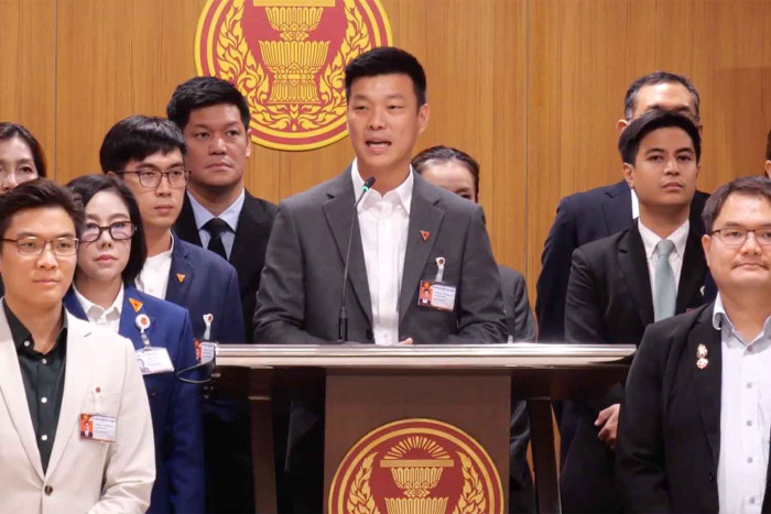 Bangkok Post - People's Party tables new charter rewrite bill