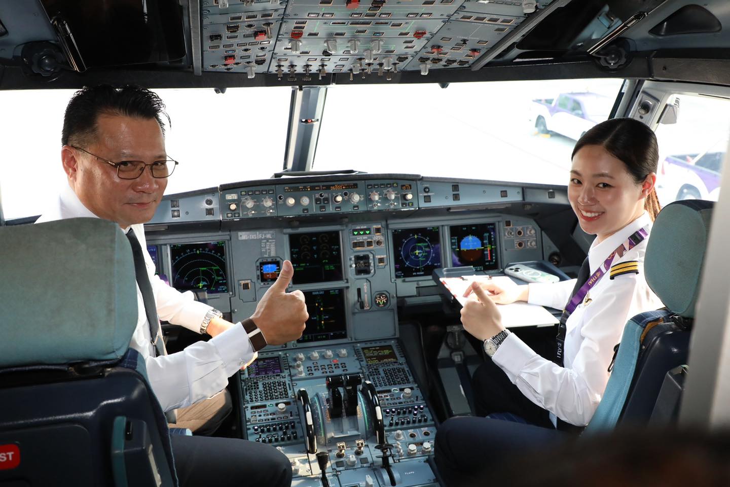 Thai Airways introduces first female pilot