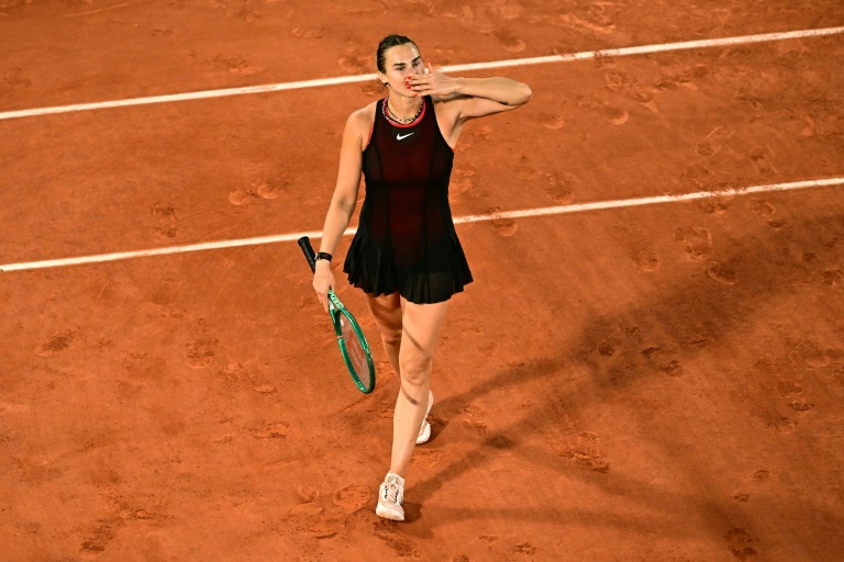 Bangkok Post - Sabalenka overpowers Osaka to reach French Open quarter ...