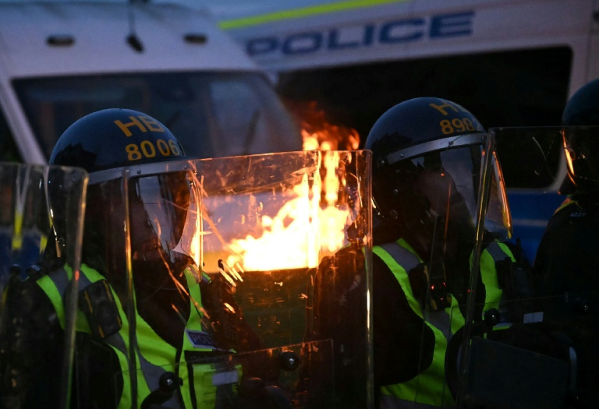 Bangkok Post - UK PM slams violence over police handcuffing of dying ...