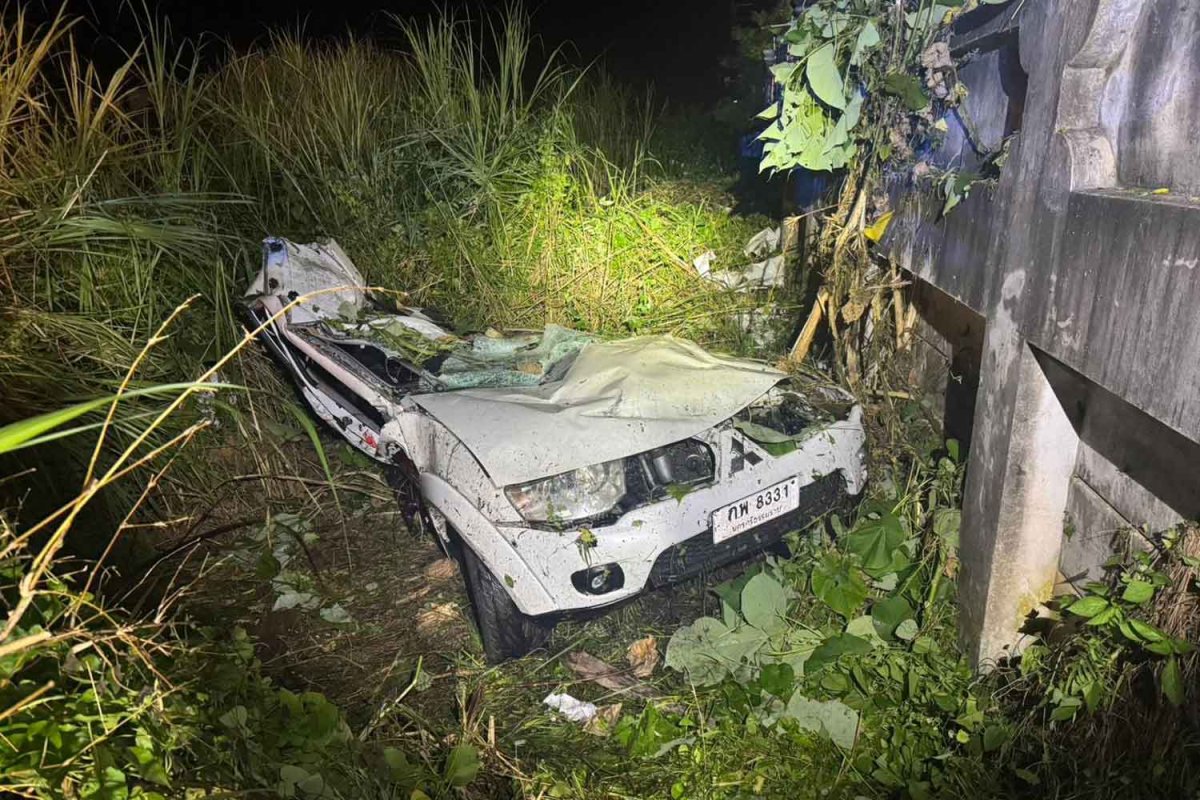Bangkok Post - Partygoer driver dies in crash on way home