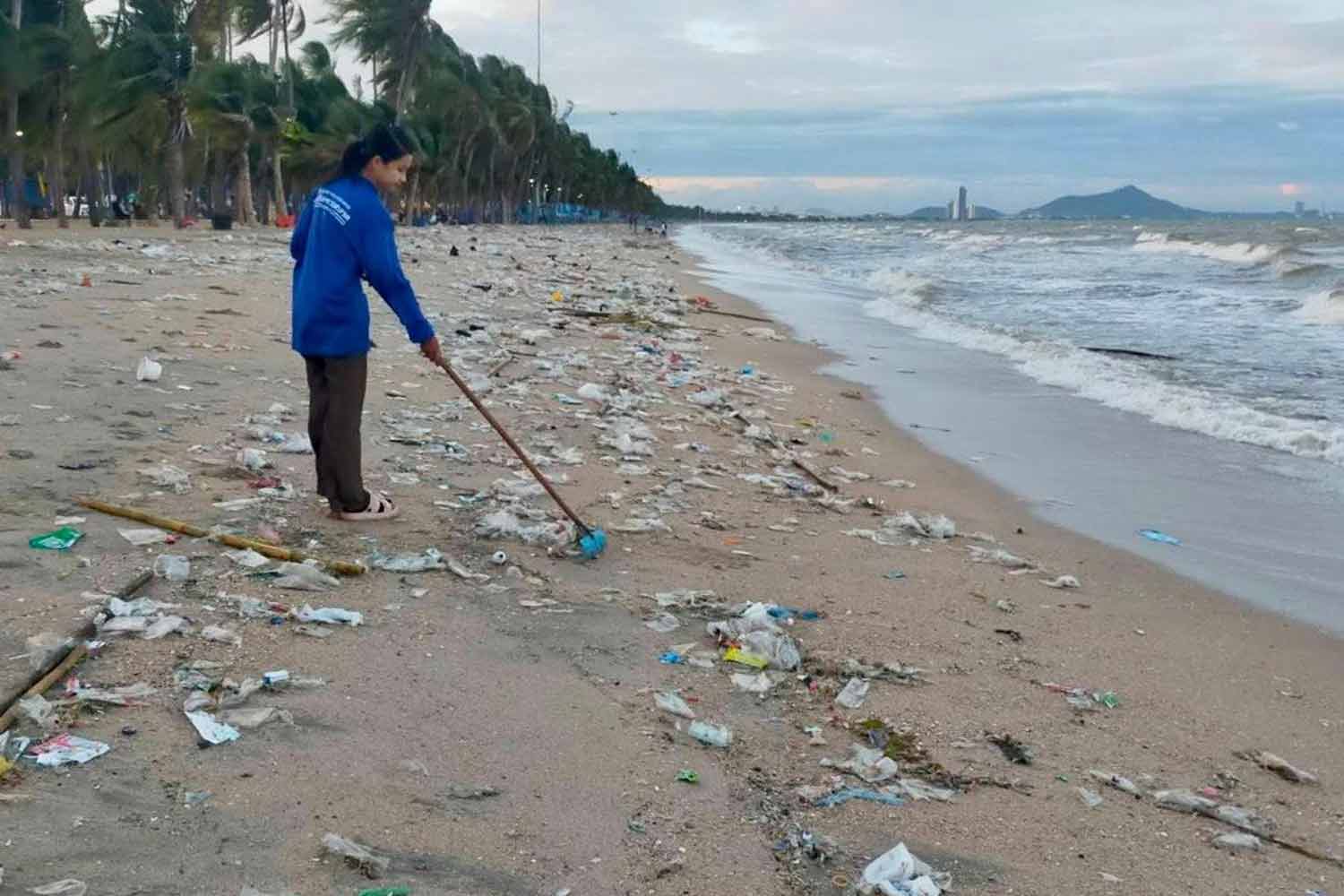 Bangkok Post - Stop dumping trash, mayor pleads, it's polluting Bang ...