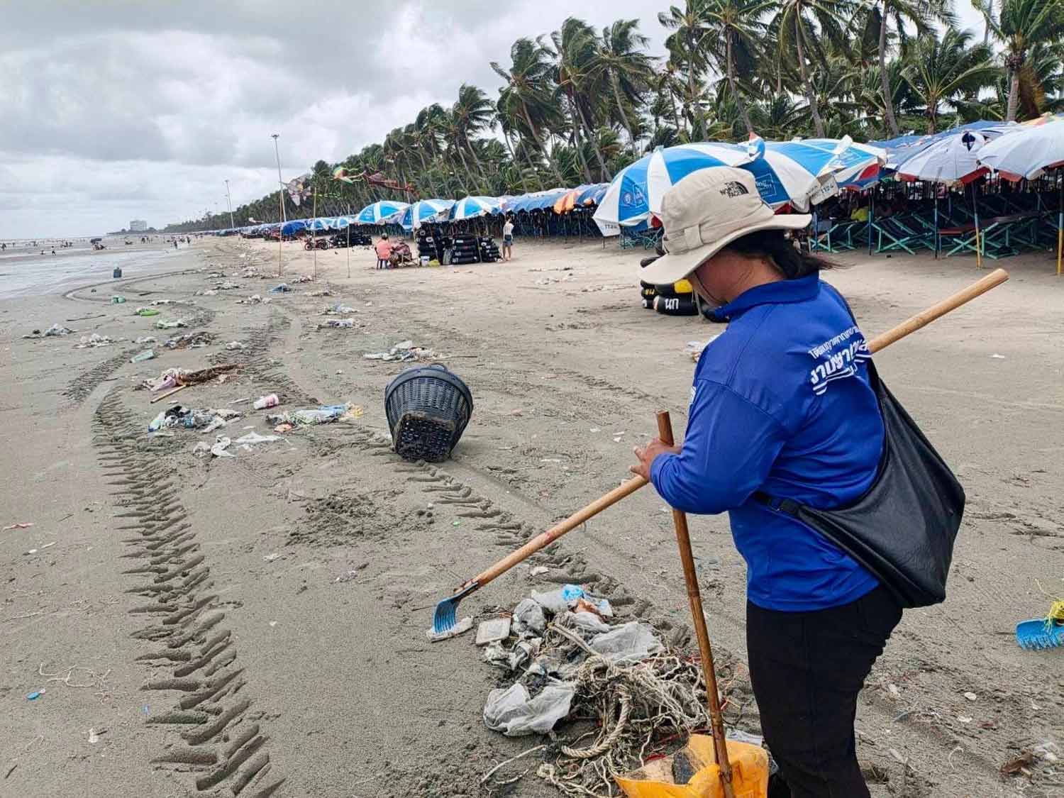 Bangkok Post - Stop dumping trash, mayor pleads, it's polluting Bang ...