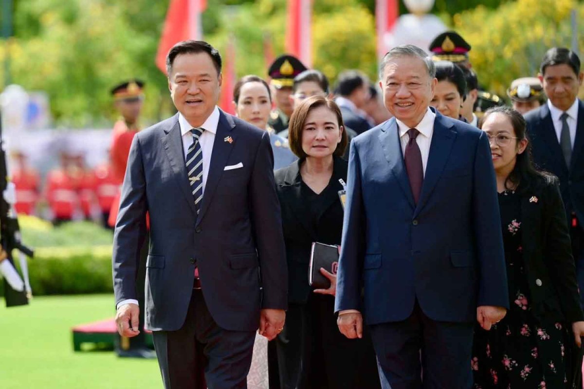 Bangkok Post - PM takes off for Vietnam