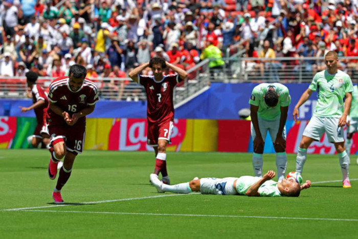 Bangkok Post - Qatar hail first World Cup point after late goal stuns ...