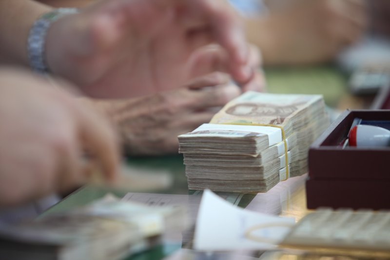 Bangkok Post - Baht slide continues as BoT likely to hold interest rate