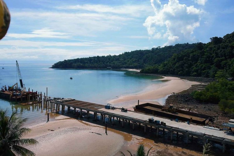 Bangkok Post - Koh Kut pier faces operator doubts