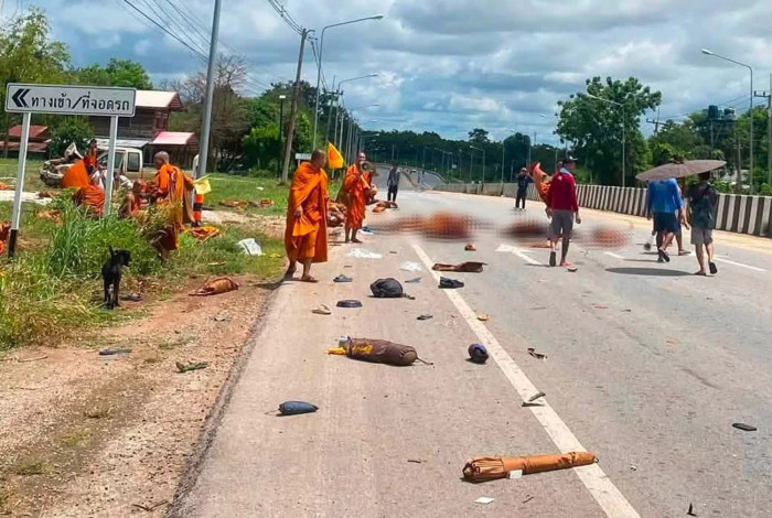 Eight monks killed by pickup driven by 11-year-old boy Bangkok Post ...