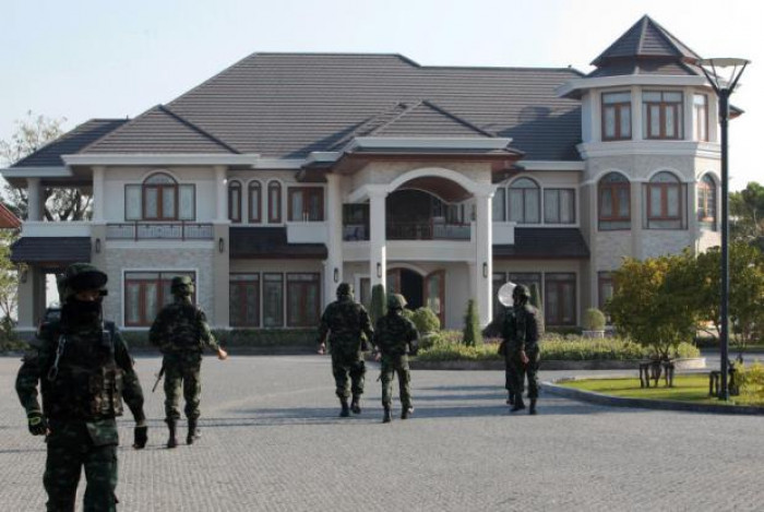 Bangkok Post - DSI seizes 'Helmet Gang' homes